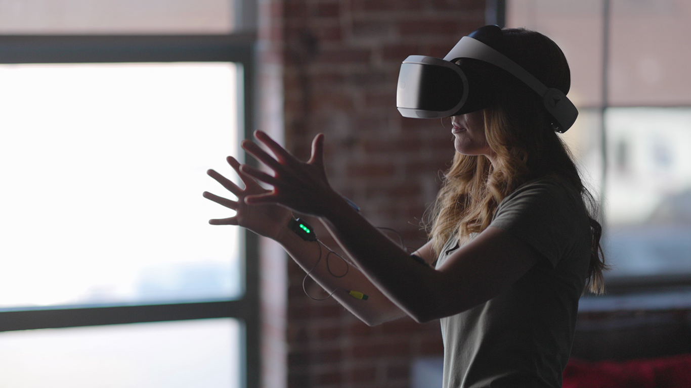 Natural EMG interface within an XR environment - Delsys